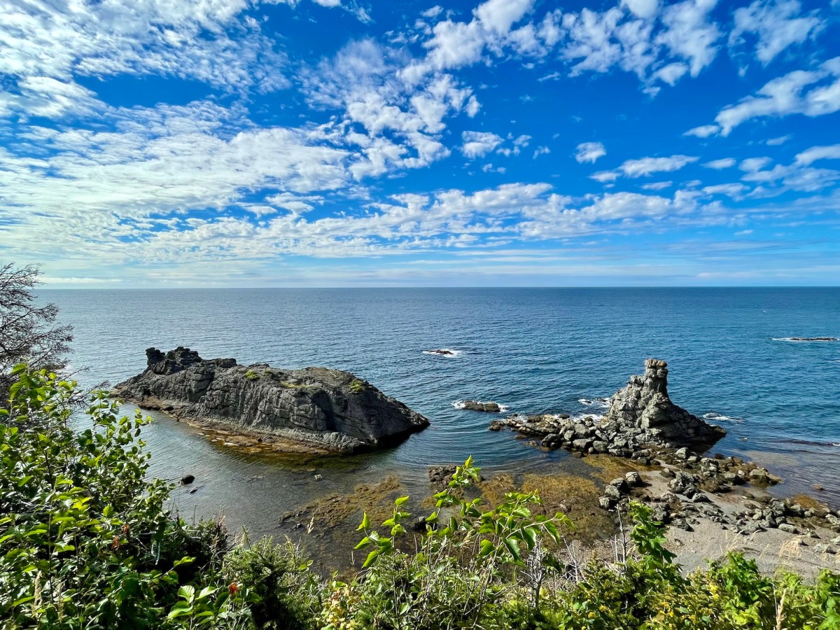 Green Gardens Trail: Hiking in Gros Morne National Park - Out & Across