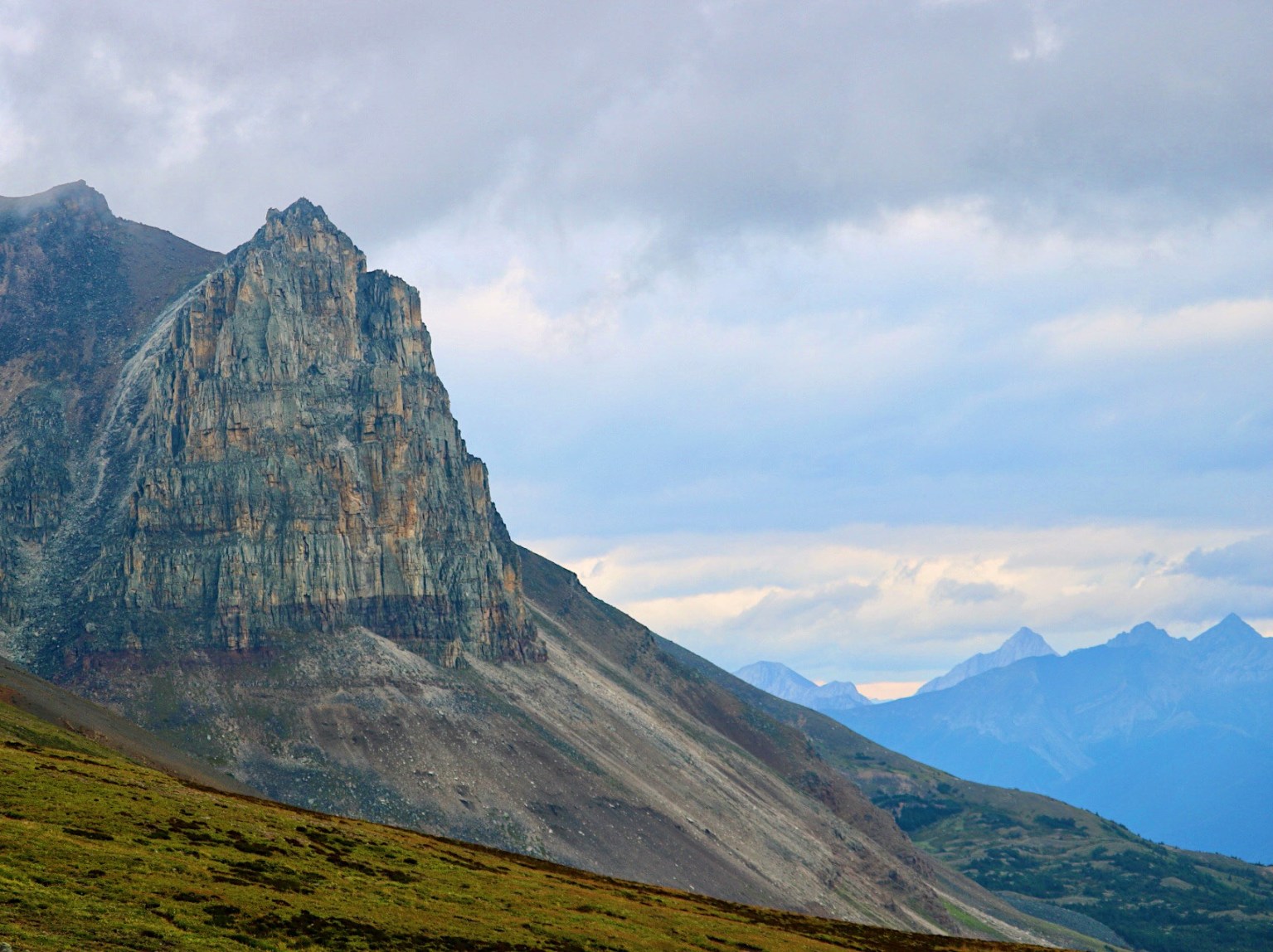 Jasper Skyline Trail: 3 Days of Hiking in the Rockies - Out & Across